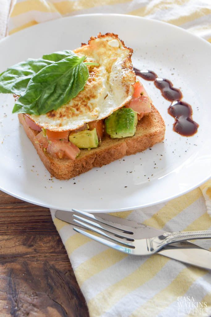 Avocado and Tomato Toast with Egg, Basil, and Balsamic Glaze - Casa ...