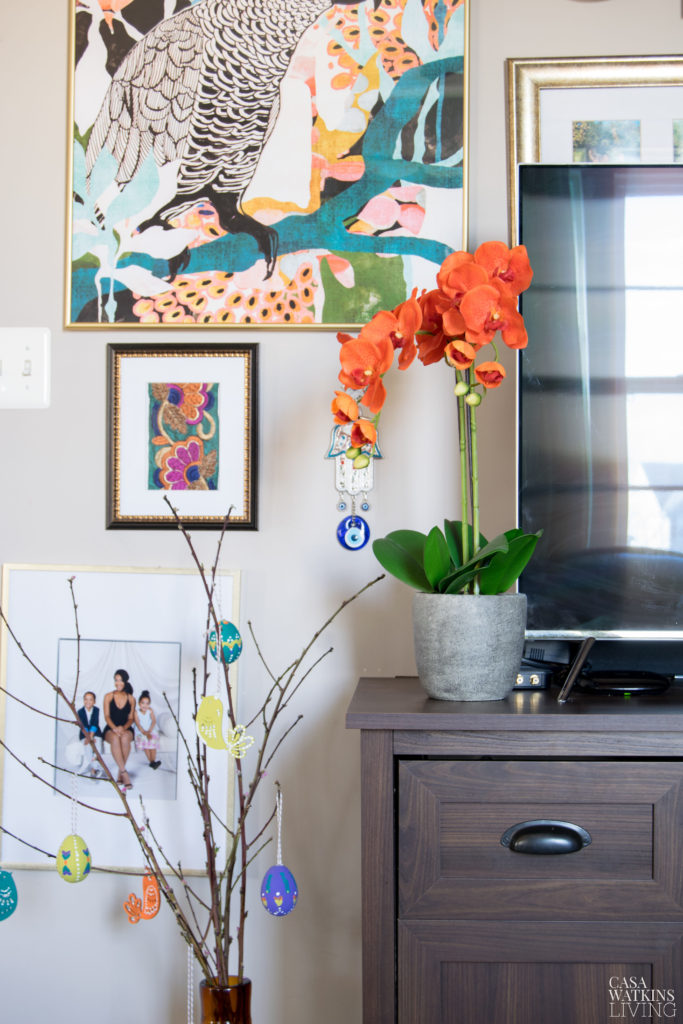 colorful-spring-living-room-decor - Casa Watkins Living