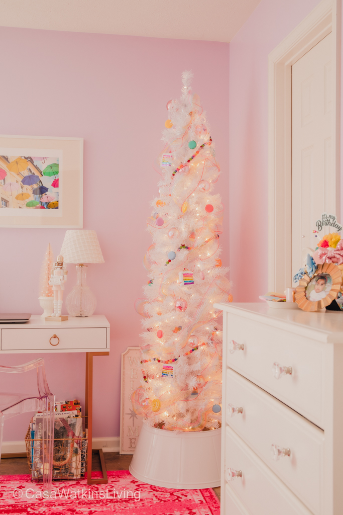 Sweet Christmas decorating ideas for Girl's bedroom - Casa Watkins Living